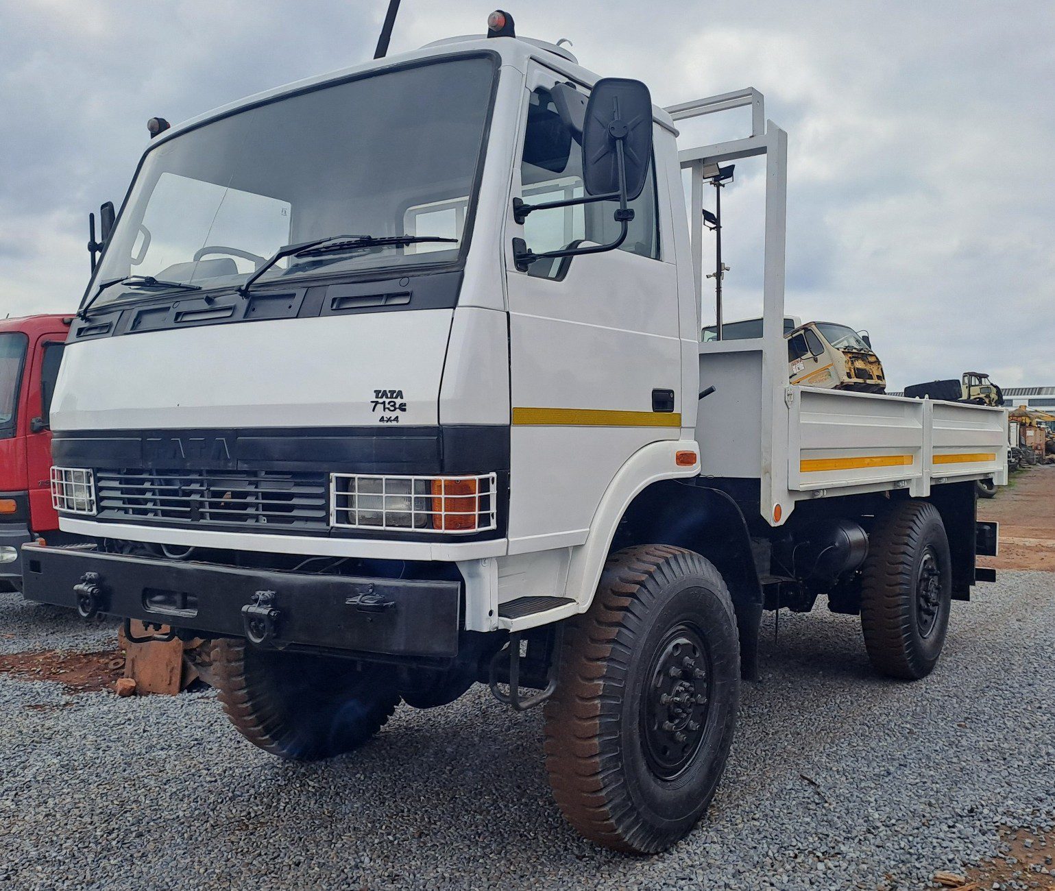 2013 Tata 715 4x4 dropside, 6 700 kms - D & O Sales